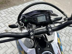White Yamaha WR 125X 2011 in Kaunas, with an engine capacity of 0.13 L and mileage of 22 thousand km for 1950 €, photo 10 on AUTOMOTO.COM.LV