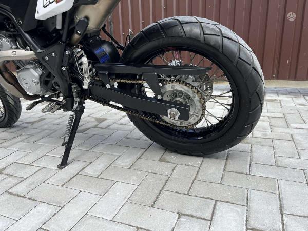 Белый Ямаха WR 125X 2011 в Каунас, объемом двигателя 0.13 л и пробегом 22 тыс. км за 1950 €, фото 10 на AUTOMOTO.COM.LV