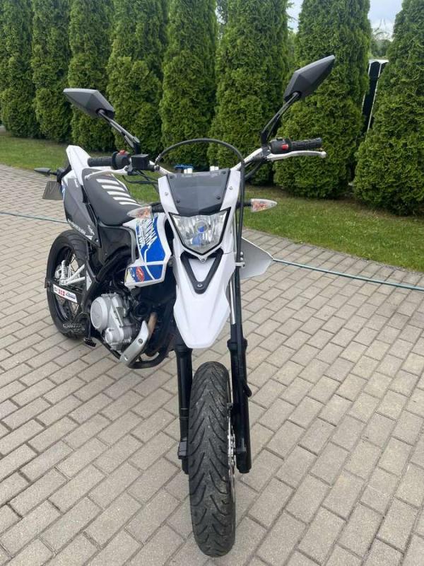 Белый Ямаха WR 125X 2012 в Паневежис, объемом двигателя 0.13 л и пробегом 28 тыс. км за 2100 €, фото 1 на AUTOMOTO.COM.LV