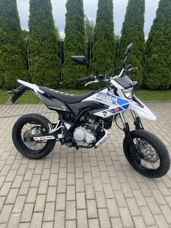Белый Ямаха WR 125X 2012 в Паневежис, объемом двигателя 0.13 л и пробегом 28 тыс. км за 2100 €, фото 2 на AUTOMOTO.COM.LV