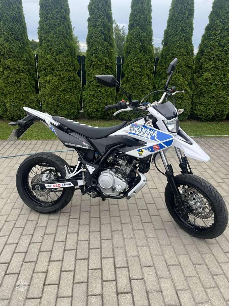 White Yamaha WR 125X 2012 in Panevezys, with an engine capacity of 0.13 L and mileage of 28 thousand km for 2100 €, photo 3 on AUTOMOTO.COM.LV