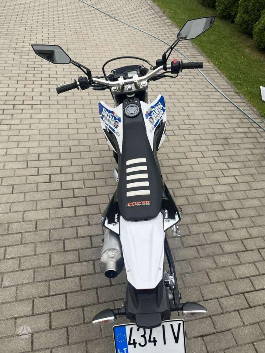 White Yamaha WR 125X 2012 in Panevezys, with an engine capacity of 0.13 L and mileage of 28 thousand km for 2100 €, photo 5 on AUTOMOTO.COM.LV
