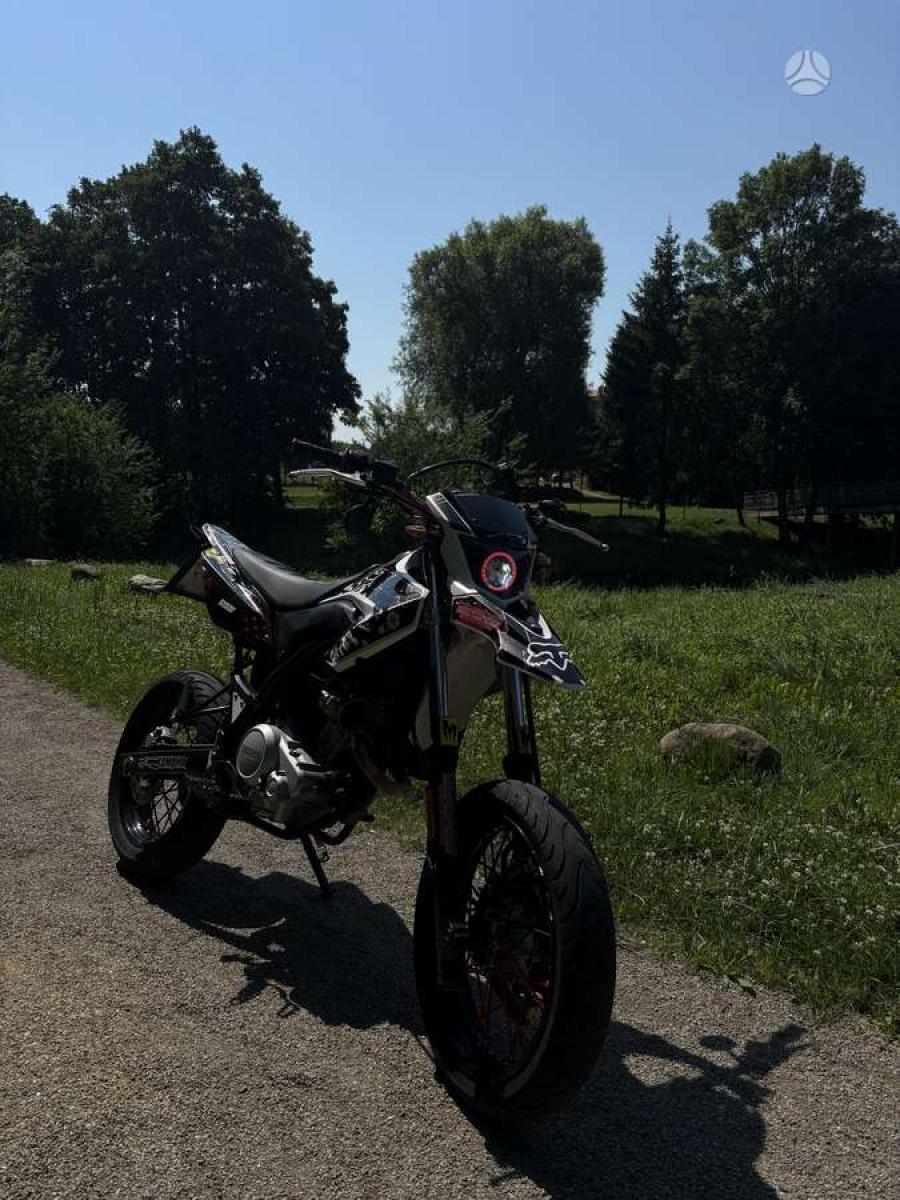 Белый Ямаха WR 125X 2012 в Кретинга, объемом двигателя 0.13 л и пробегом 27 тыс. км за 2400 €, фото 1 на AUTOMOTO.COM.LV