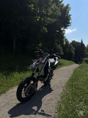 Белый Ямаха WR 125X 2012 в Кретинга, объемом двигателя 0.13 л и пробегом 27 тыс. км за 2400 €, фото 3 на AUTOMOTO.COM.LV
