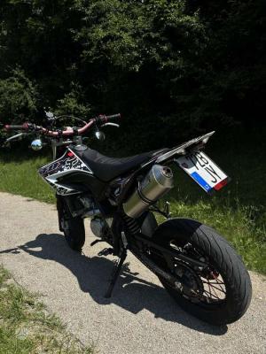 Белый Ямаха WR 125X 2012 в Кретинга, объемом двигателя 0.13 л и пробегом 27 тыс. км за 2400 €, фото 4 на AUTOMOTO.COM.LV