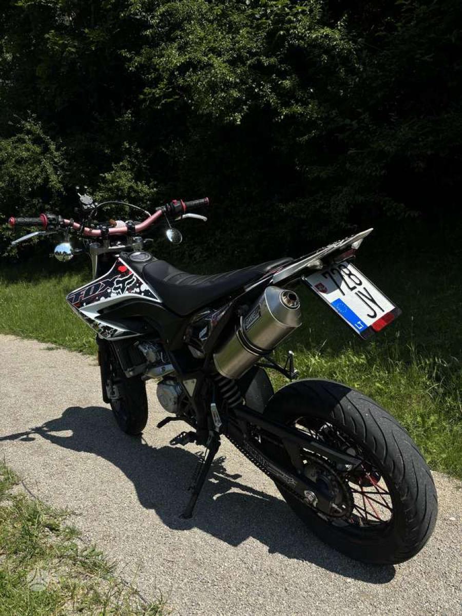 Белый Ямаха WR 125X 2012 в Кретинга, объемом двигателя 0.13 л и пробегом 27 тыс. км за 2400 €, фото 4 на AUTOMOTO.COM.LV