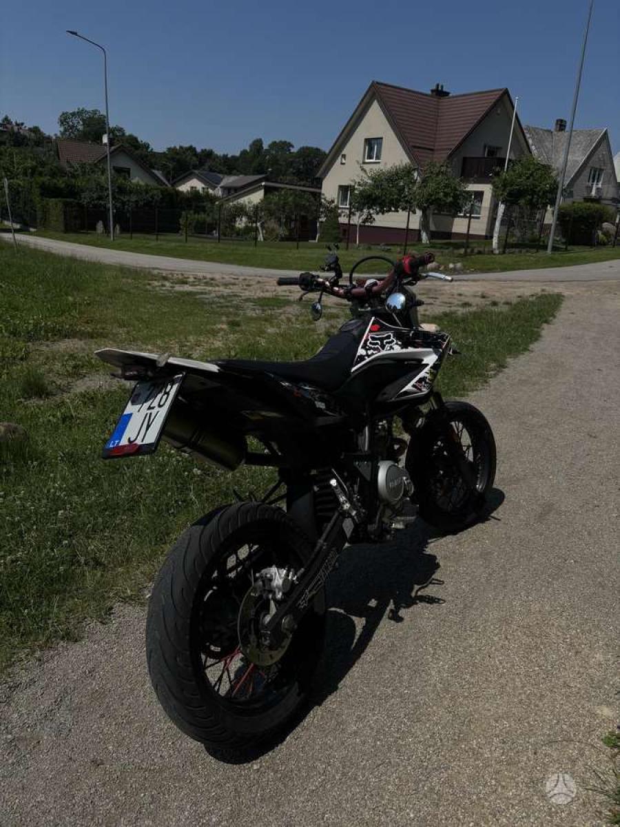 Белый Ямаха WR 125X 2012 в Кретинга, объемом двигателя 0.13 л и пробегом 27 тыс. км за 2400 €, фото 5 на AUTOMOTO.COM.LV