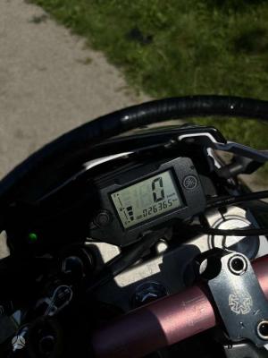 Белый Ямаха WR 125X 2012 в Кретинга, объемом двигателя 0.13 л и пробегом 27 тыс. км за 2400 €, фото 6 на AUTOMOTO.COM.LV