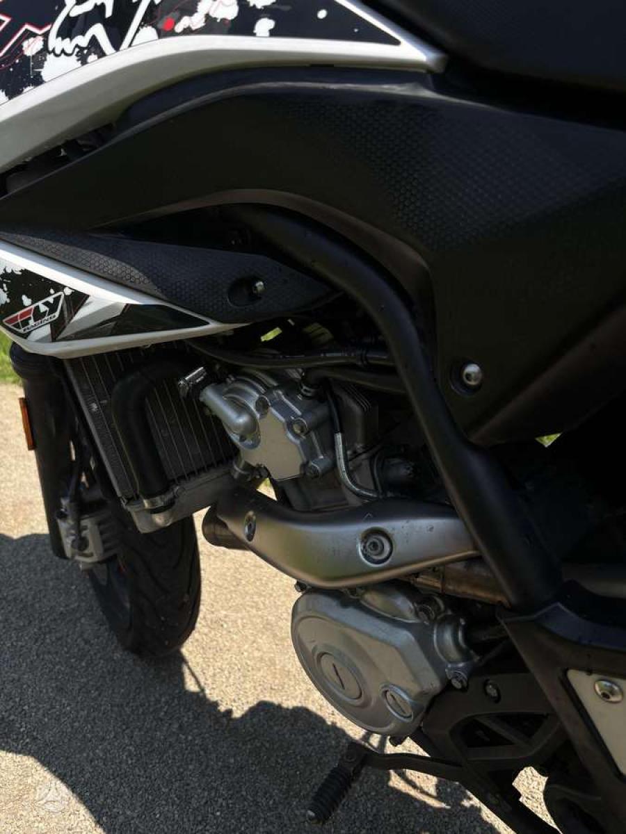 Белый Ямаха WR 125X 2012 в Кретинга, объемом двигателя 0.13 л и пробегом 27 тыс. км за 2400 €, фото 9 на AUTOMOTO.COM.LV
