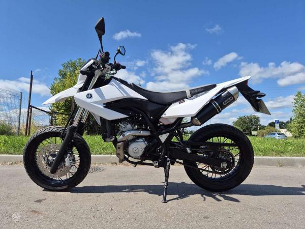 White Yamaha WR 125X 2015 in Kaunas, with an engine capacity of 0.13 L and mileage of 20 thousand km for 2250 €, photo 1 on AUTOMOTO.COM.LV