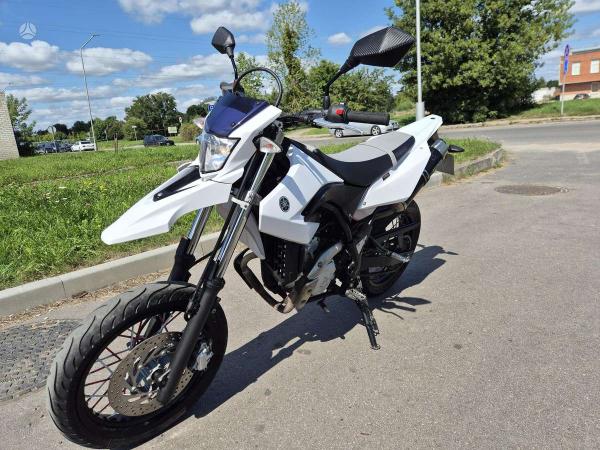 White Yamaha WR 125X 2015 in Kaunas, with an engine capacity of 0.13 L and mileage of 20 thousand km for 2250 €, photo 2 on AUTOMOTO.COM.LV