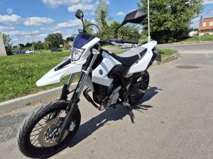 White Yamaha WR 125X 2015 in Kaunas, with an engine capacity of 0.13 L and mileage of 20 thousand km for 2250 €, photo 3 on AUTOMOTO.COM.LV