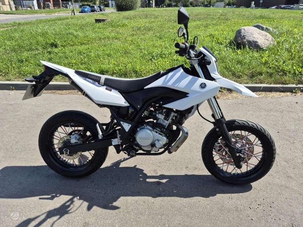 White Yamaha WR 125X 2015 in Kaunas, with an engine capacity of 0.13 L and mileage of 20 thousand km for 2250 €, photo 3 on AUTOMOTO.COM.LV