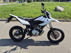 White Yamaha WR 125X 2015 in Kaunas, with an engine capacity of 0.13 L and mileage of 20 thousand km for 2250 €, photo 4 on AUTOMOTO.COM.LV