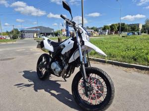 White Yamaha WR 125X 2015 in Kaunas, with an engine capacity of 0.13 L and mileage of 20 thousand km for 2250 €, photo 5 on AUTOMOTO.COM.LV