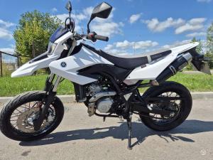 White Yamaha WR 125X 2015 in Kaunas, with an engine capacity of 0.13 L and mileage of 20 thousand km for 2250 €, photo 7 on AUTOMOTO.COM.LV