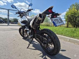 White Yamaha WR 125X 2015 in Kaunas, with an engine capacity of 0.13 L and mileage of 20 thousand km for 2250 €, photo 9 on AUTOMOTO.COM.LV