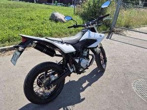 White Yamaha WR 125X 2015 in Kaunas, with an engine capacity of 0.13 L and mileage of 20 thousand km for 2250 €, photo 11 on AUTOMOTO.COM.LV