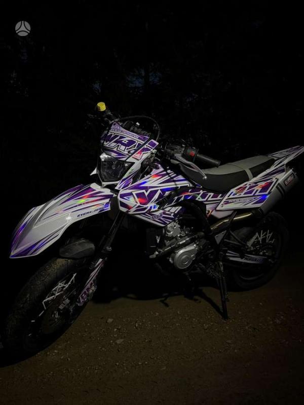 White Yamaha WR 125X 2016 in Pakruojis, with an engine capacity of 0.13 L and mileage of 21 thousand km for 2998 €, photo 2 on AUTOMOTO.COM.LV