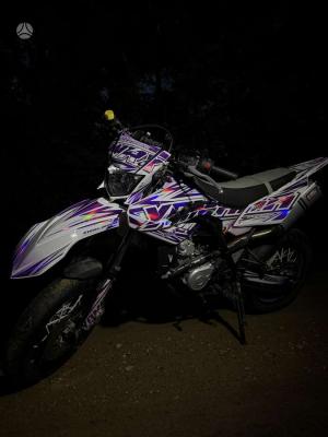 White Yamaha WR 125X 2016 in Pakruojis, with an engine capacity of 0.13 L and mileage of 21 thousand km for 2998 €, photo 3 on AUTOMOTO.COM.LV