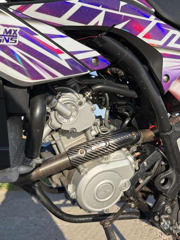 White Yamaha WR 125X 2016 in Pakruojis, with an engine capacity of 0.13 L and mileage of 21 thousand km for 2998 €, photo 3 on AUTOMOTO.COM.LV