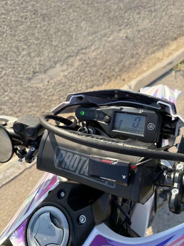 White Yamaha WR 125X 2016 in Pakruojis, with an engine capacity of 0.13 L and mileage of 21 thousand km for 2998 €, photo 5 on AUTOMOTO.COM.LV