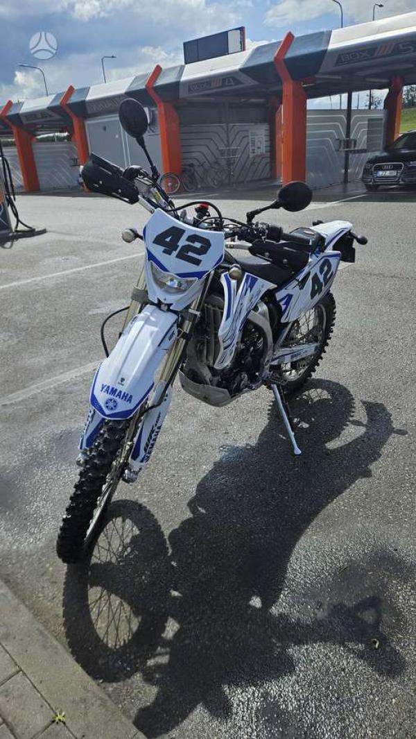 White Yamaha WR 450F 2010 in Vilnius, with an engine capacity of 0.45 L and mileage of 18 thousand km for 3699 €, photo 1 on AUTOMOTO.COM.LV