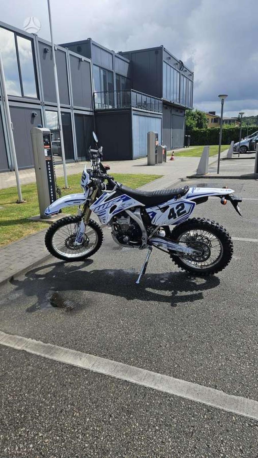 Белый Ямаха WR 450F 2010 в Вильнюс, объемом двигателя 0.45 л и пробегом 18 тыс. км за 3699 €, фото 5 на AUTOMOTO.COM.LV