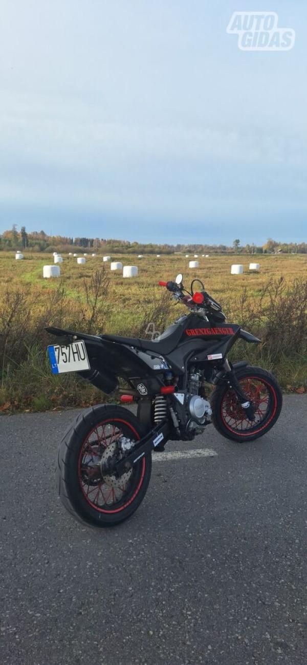 Black Yamaha WR 2011 in Utena, with an engine capacity of 0.13 L and mileage of 54 thousand km for 1600 €, photo 1 on AUTOMOTO.COM.LV
