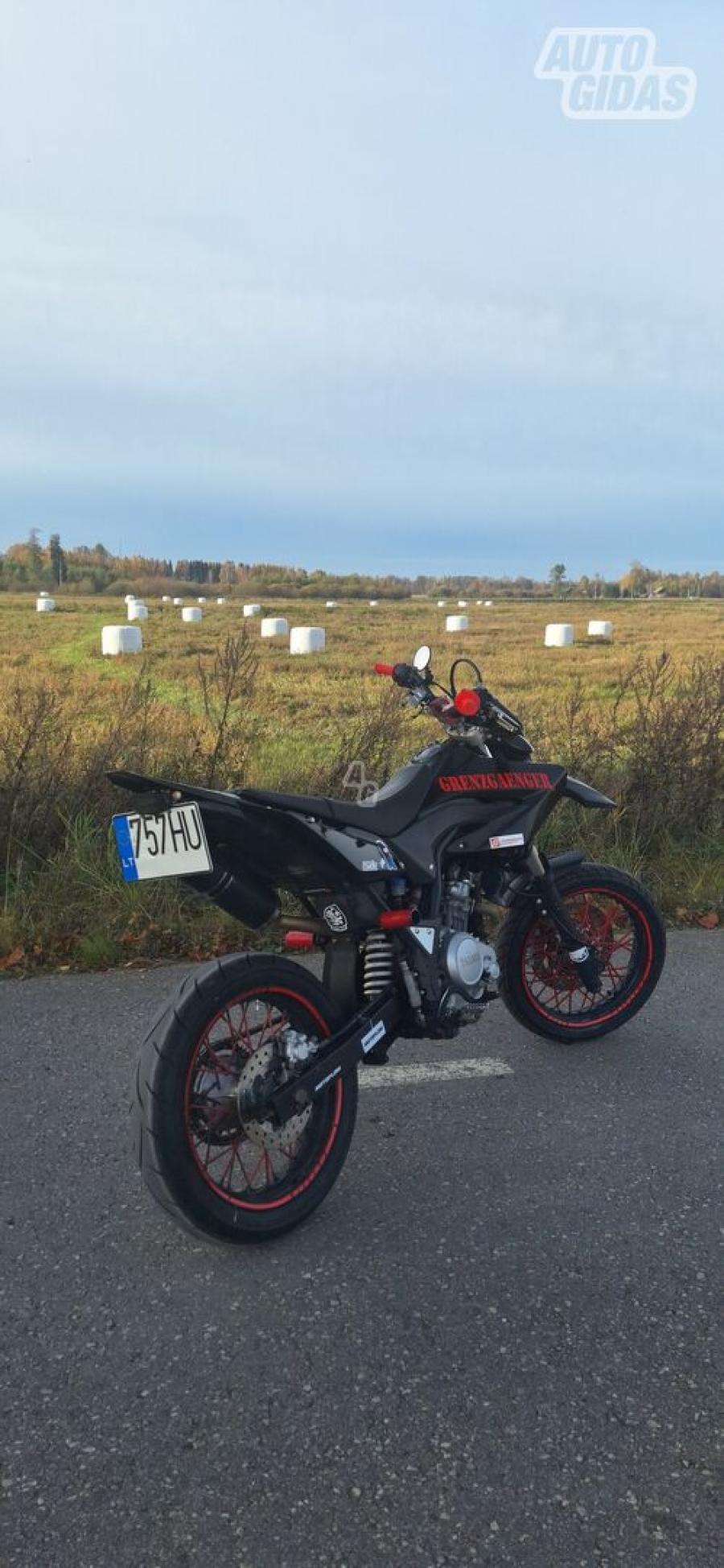 Black Yamaha WR 2011 in Utena, with an engine capacity of 0.13 L and mileage of 54 thousand km for 1600 €, photo 1 on AUTOMOTO.COM.LV