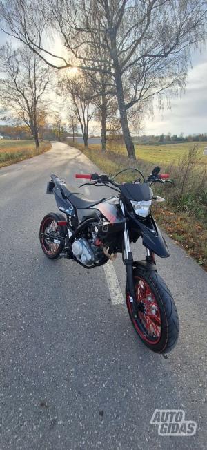 Black Yamaha WR 2011 in Utena, with an engine capacity of 0.13 L and mileage of 54 thousand km for 1600 €, photo 3 on AUTOMOTO.COM.LV