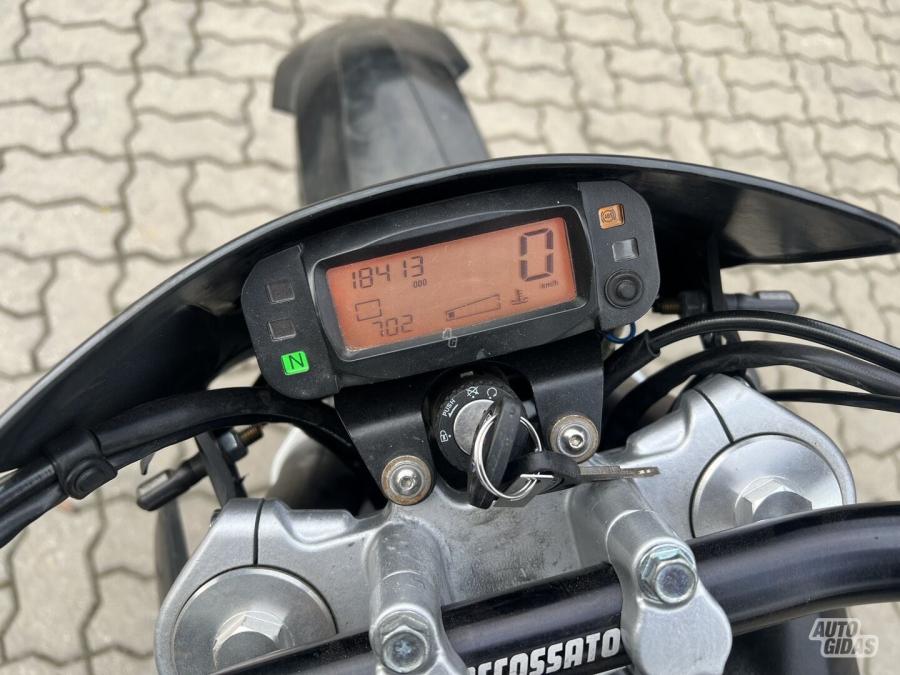 Melns Yamaha WR 2022 Prienai, ar dzinēja tilpumu 0.13 L un nobraukumu 18 tūkst. km par 1230 €, foto 13 vietnē AUTOMOTO.COM.LV