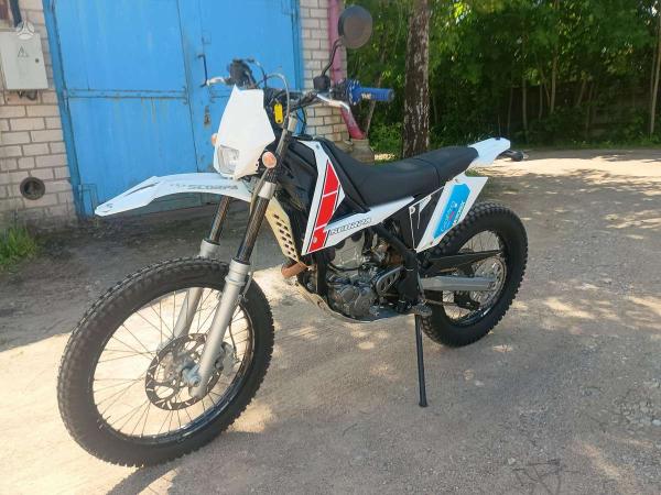 Balts Yamaha WR 2008 Šilalė, ar dzinēja tilpumu 0.25 L un nobraukumu 10 tūkst. km par 3000 €, foto 3 vietnē AUTOMOTO.COM.LV