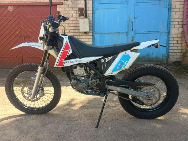 White Yamaha WR 2008 in Silale, with an engine capacity of 0.25 L and mileage of 10 thousand km for 3000 €, photo 4 on AUTOMOTO.COM.LV