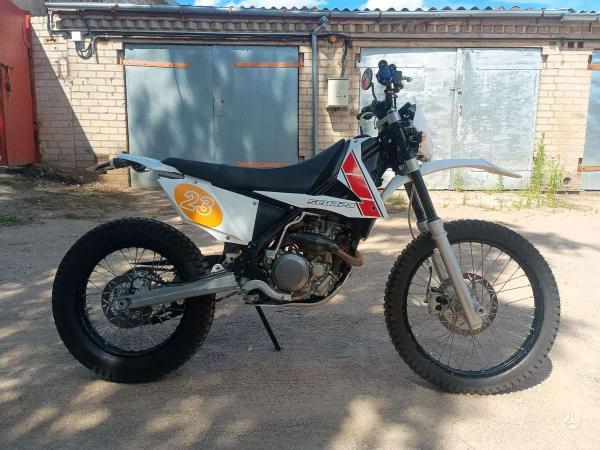 White Yamaha WR 2008 in Silale, with an engine capacity of 0.25 L and mileage of 10 thousand km for 3000 €, photo 7 on AUTOMOTO.COM.LV