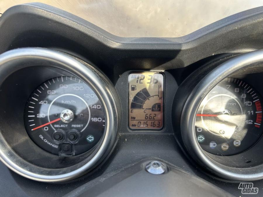 Black Yamaha X-Max 2013 in Zarasai, with an engine capacity of 0.13 L and mileage of 15 thousand km for 1650 €, photo 8 on AUTOMOTO.COM.LV