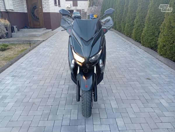 Black Yamaha X-Max 2016 in Kelme, with an engine capacity of 0.13 L and mileage of 14 thousand km for 2650 €, photo 7 on AUTOMOTO.COM.LV