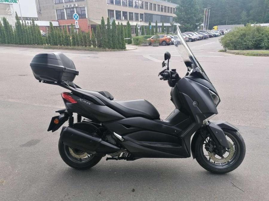 Black Yamaha X-Max 2019 in Vilnius, with an engine capacity of 0.30 L and mileage of 19 thousand km for 4600 €, photo 4 on AUTOMOTO.COM.LV