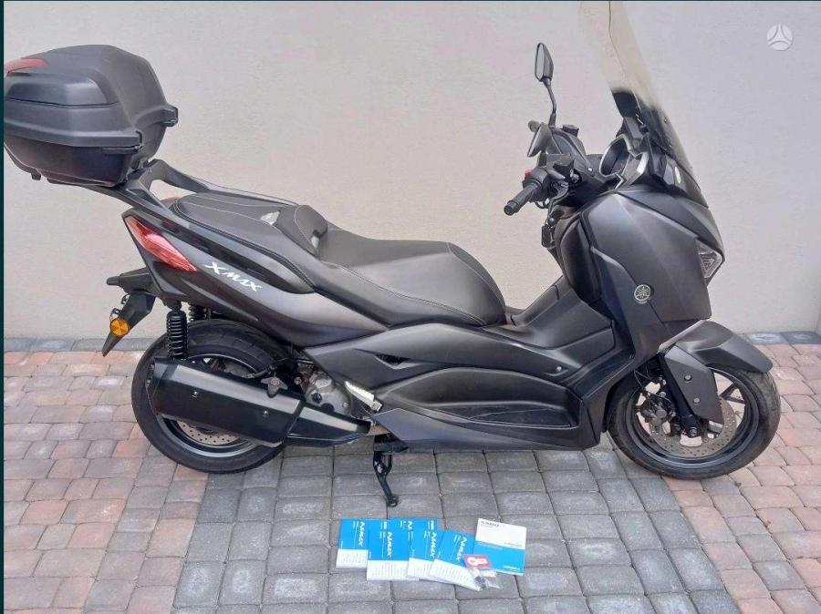 Black Yamaha X-Max 2019 in Vilnius, with an engine capacity of 0.30 L and mileage of 19 thousand km for 4600 €, photo 5 on AUTOMOTO.COM.LV