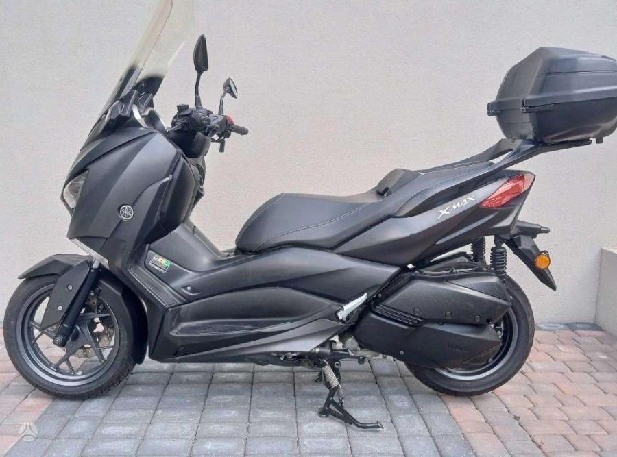 Black Yamaha X-Max 2019 in Vilnius, with an engine capacity of 0.30 L and mileage of 19 thousand km for 4600 €, photo 6 on AUTOMOTO.COM.LV