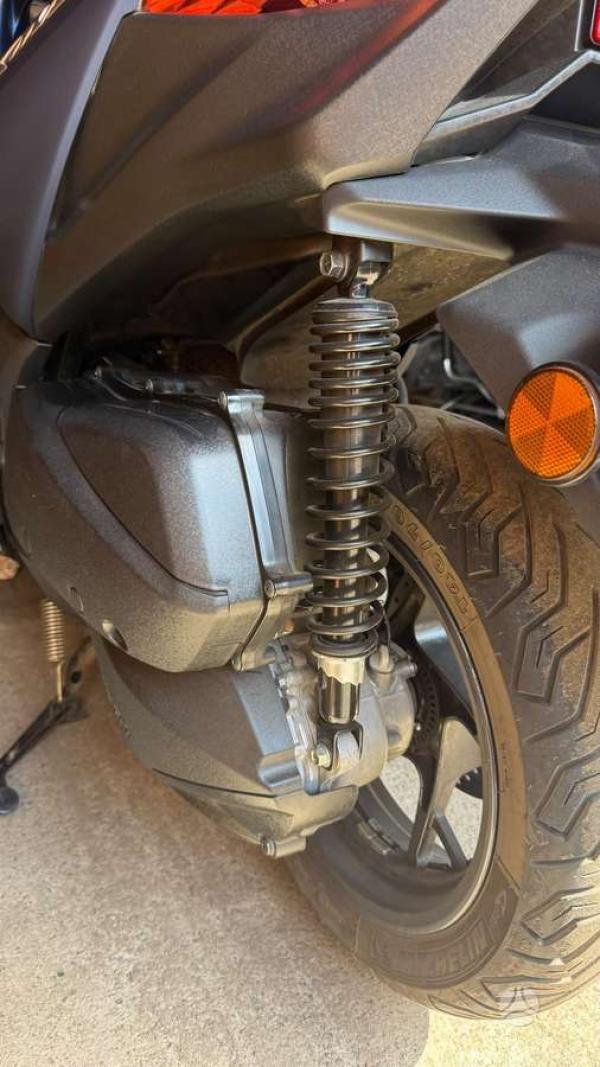 Blue Yamaha X-Max 2018 in Kaunas, with an engine capacity of 0.30 L and mileage of 14 thousand km for 4300 €, photo 7 on AUTOMOTO.COM.LV