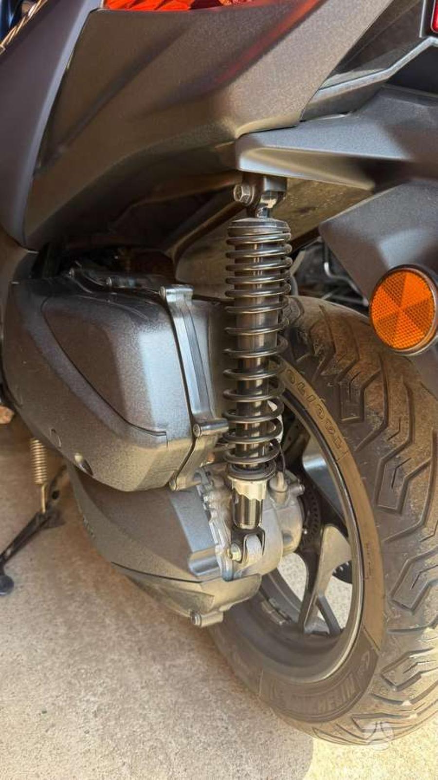 Blue Yamaha X-Max 2018 in Kaunas, with an engine capacity of 0.30 L and mileage of 14 thousand km for 4300 €, photo 8 on AUTOMOTO.COM.LV