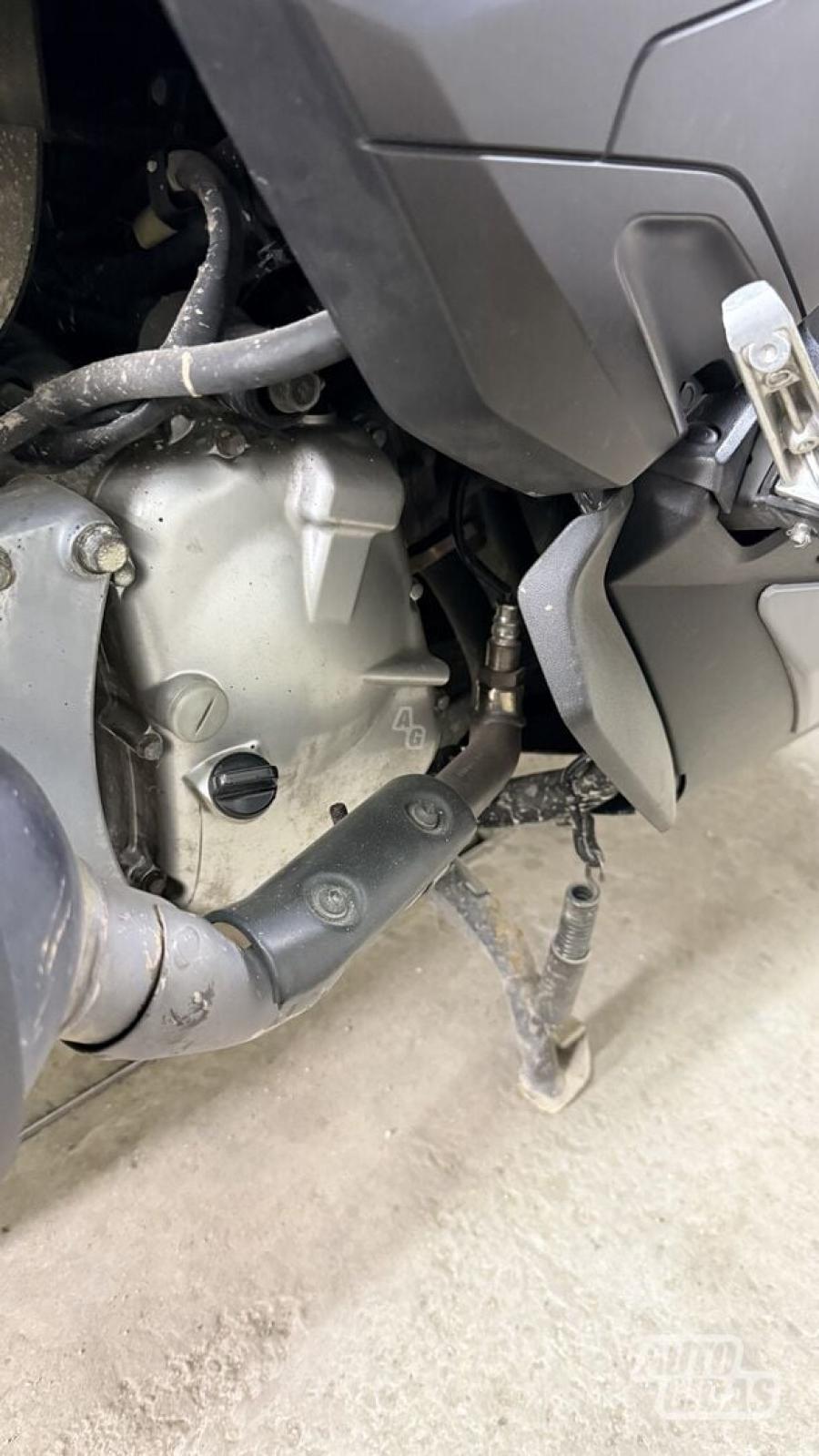 Pelēks Yamaha X-Max 2014 Panevēža, ar dzinēja tilpumu 0.13 L un nobraukumu 22 tūkst. km par 1900 €, foto 19 vietnē AUTOMOTO.COM.LV