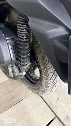 Pelēks Yamaha X-Max 2014 Panevēža, ar dzinēja tilpumu 0.13 L un nobraukumu 22 tūkst. km par 1900 €, foto 22 vietnē AUTOMOTO.COM.LV