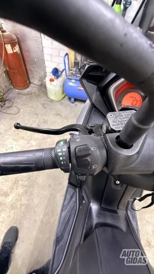 Pelēks Yamaha X-Max 2014 Panevēža, ar dzinēja tilpumu 0.13 L un nobraukumu 22 tūkst. km par 1900 €, foto 25 vietnē AUTOMOTO.COM.LV