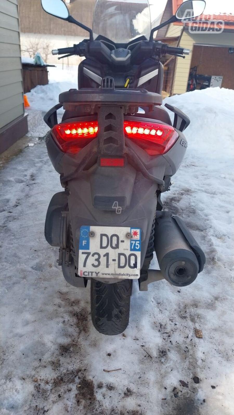 Grey Yamaha X-Max 2015 in Pasvalys, with an engine capacity of 0.13 L and mileage of 0 thousand km for 1199 €, photo 8 on AUTOMOTO.COM.LV