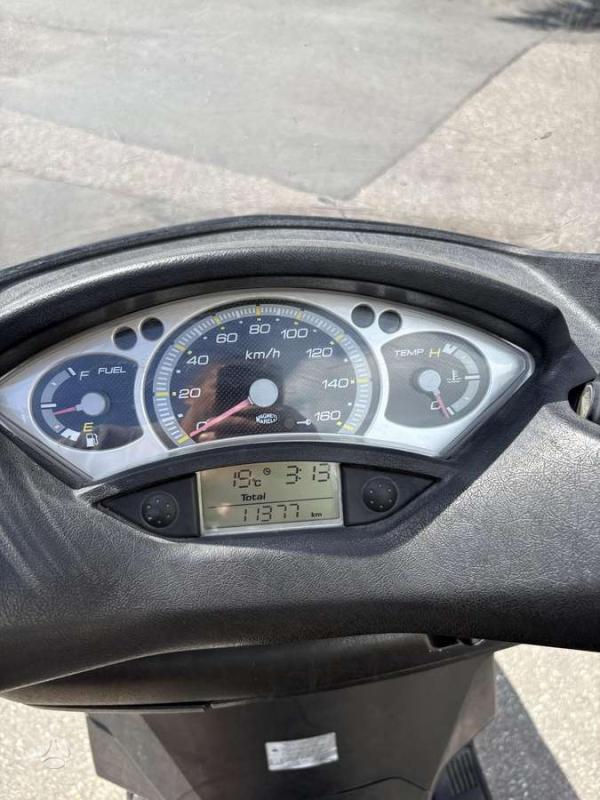 Yamaha X-Max 2008 Viļņa, ar dzinēja tilpumu 0.13 L un nobraukumu 11 tūkst. km par 1600 €, foto 5 vietnē AUTOMOTO.COM.LV