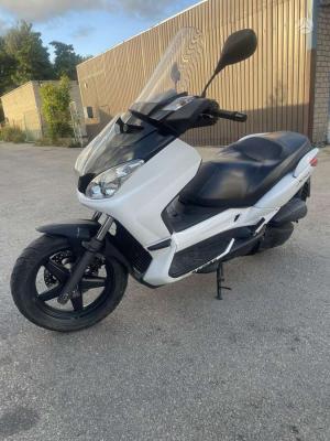 White Yamaha X-Max 2006 in Klaipeda, with an engine capacity of 0.13 L and mileage of 38 thousand km for 1250 €, photo  on AUTOMOTO.COM.LV