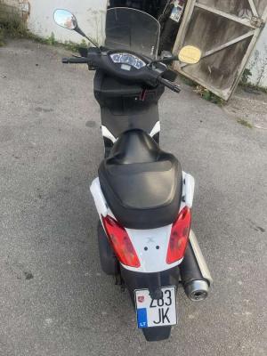 Белый Ямаха X-Max 2006 в Клайпеда, объемом двигателя 0.13 л и пробегом 38 тыс. км за 1250 €, фото 4 на AUTOMOTO.COM.LV