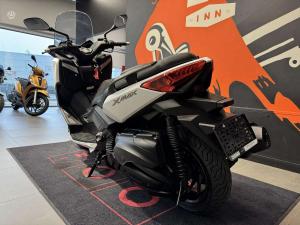 White Yamaha X-Max 2016 in Vilnius, with an engine capacity of 0.40 L and mileage of 18 thousand km for 3699 €, photo 4 on AUTOMOTO.COM.LV